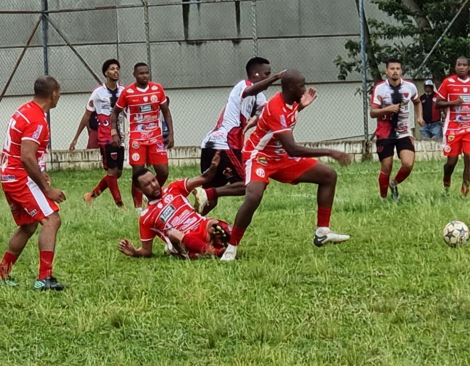 Resiliente, América bate Gunhê de virada - Toque de Primeira